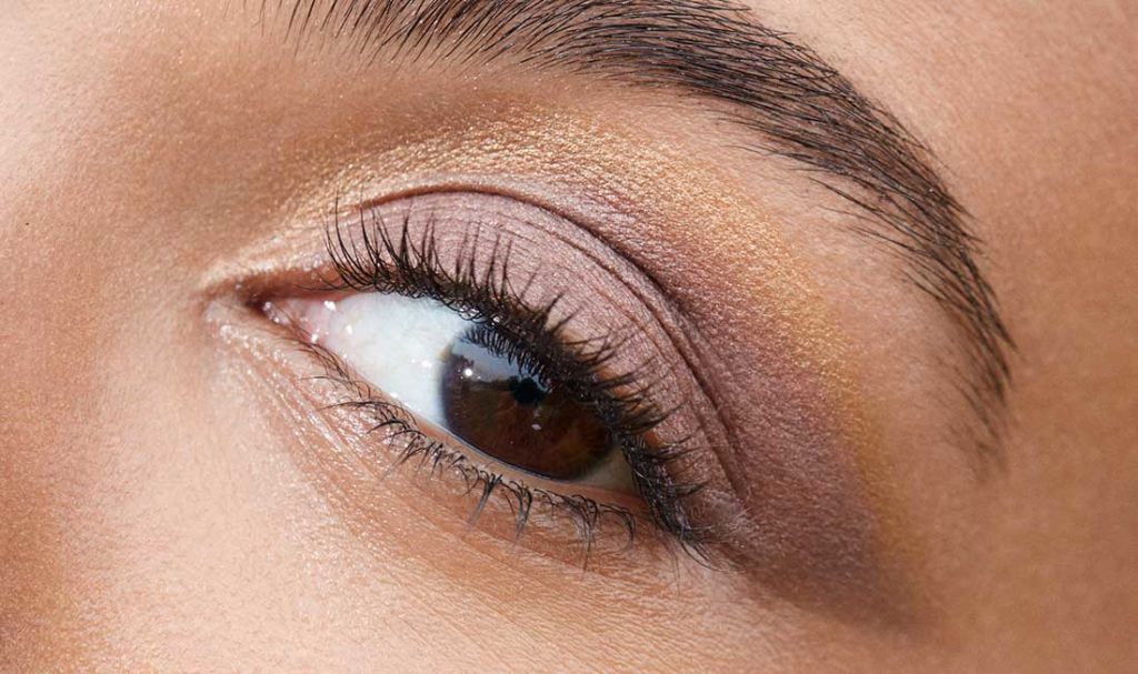 Comment maquiller ses yeux selon leur couleur ? - Yves Rocher